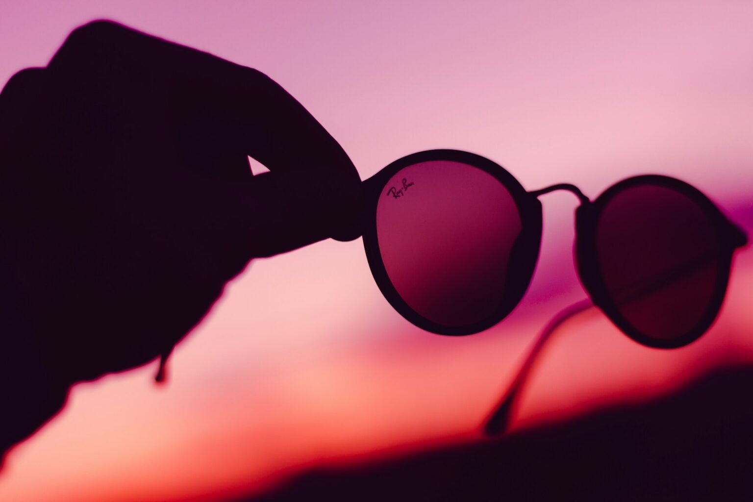 How to Look Good in Pictures: 19 Tips to Be More Photogenic
